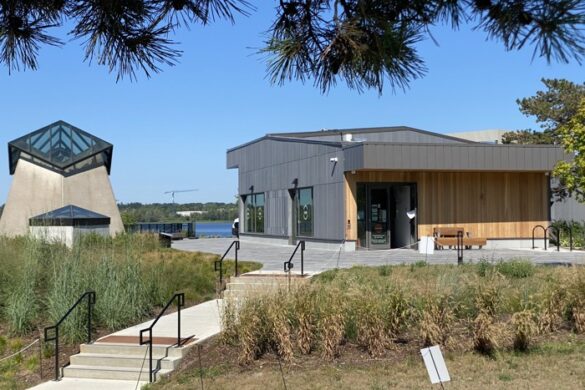 Heads Up: Restaurant deals, Macbeth, Lanark Highlands tiny house ...